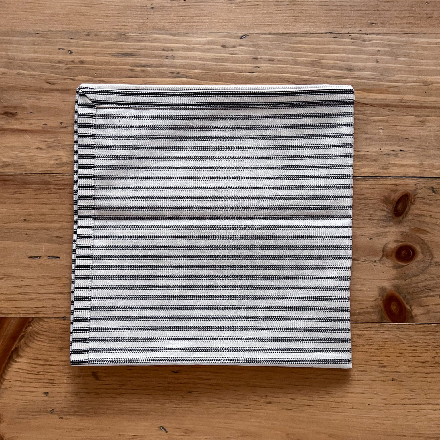 6 Napkin Folding Ideas for a Pretty Table (Step-By-Step Photos)