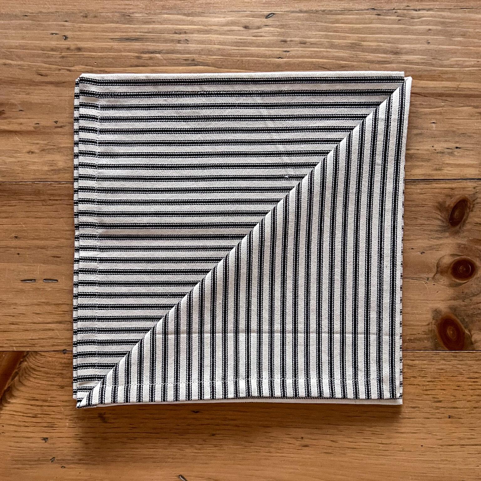 6 Napkin Folding Ideas for a Pretty Table (Step-By-Step Photos)