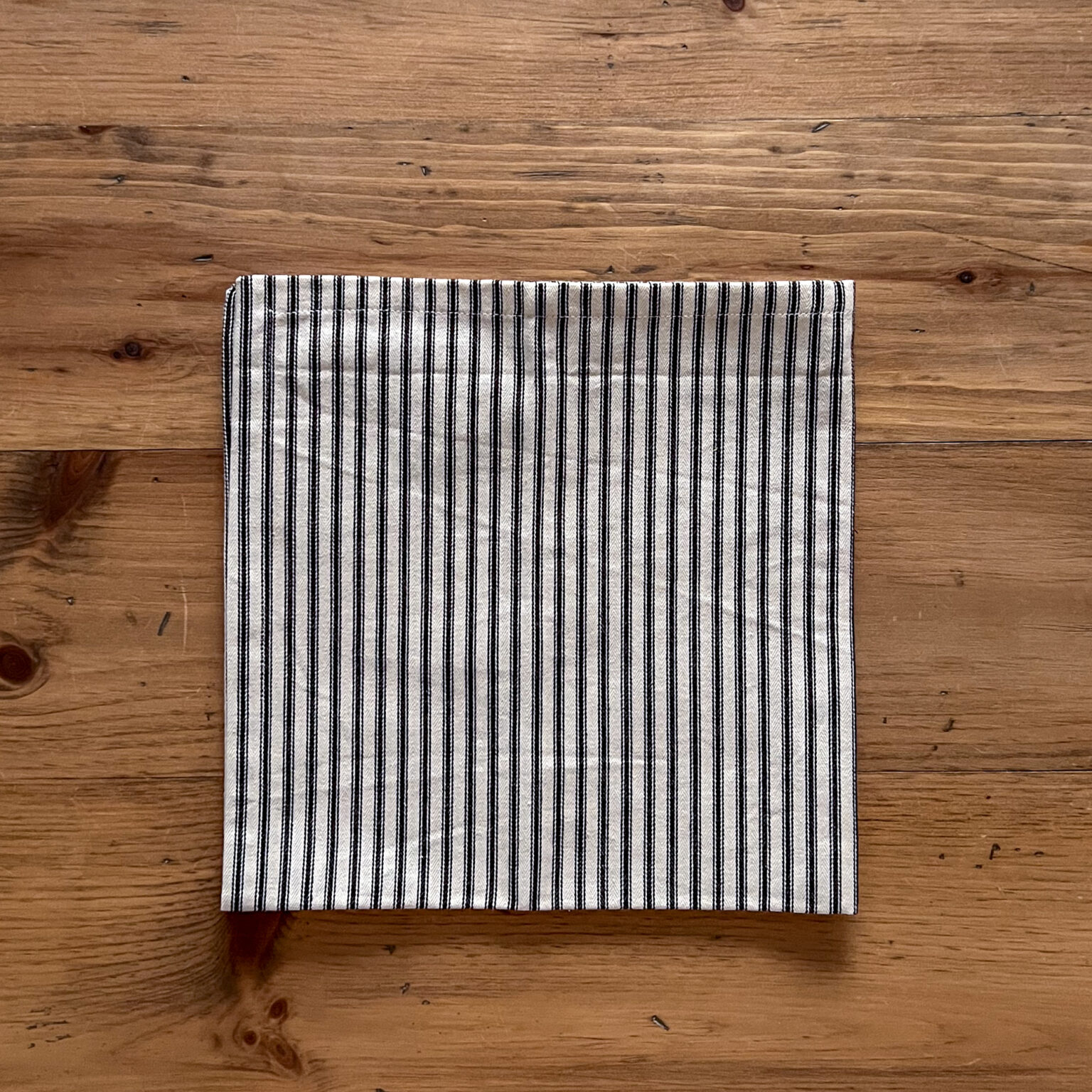 6 Napkin Folding Ideas for a Pretty Table (Step-By-Step Photos)
